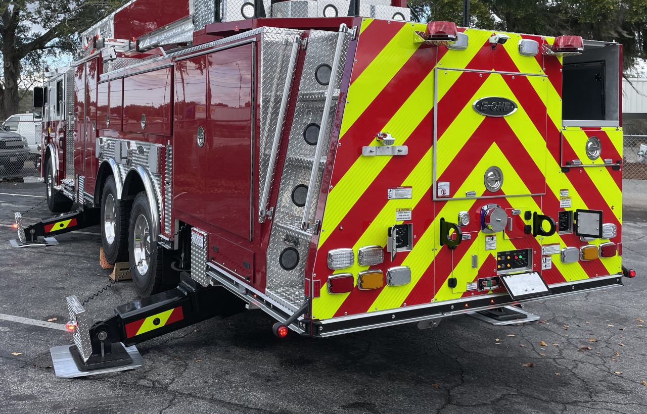 E-ONE Select Series™ HR 100 Tandem Axle - E-ONE